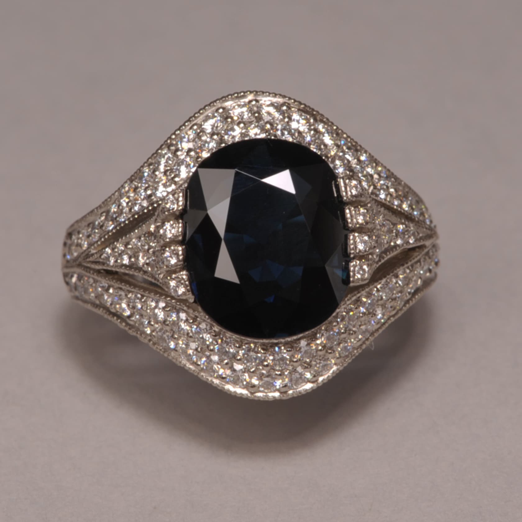 Midnight blue sapphire and diamond ring, fine deep color - Cajuel
